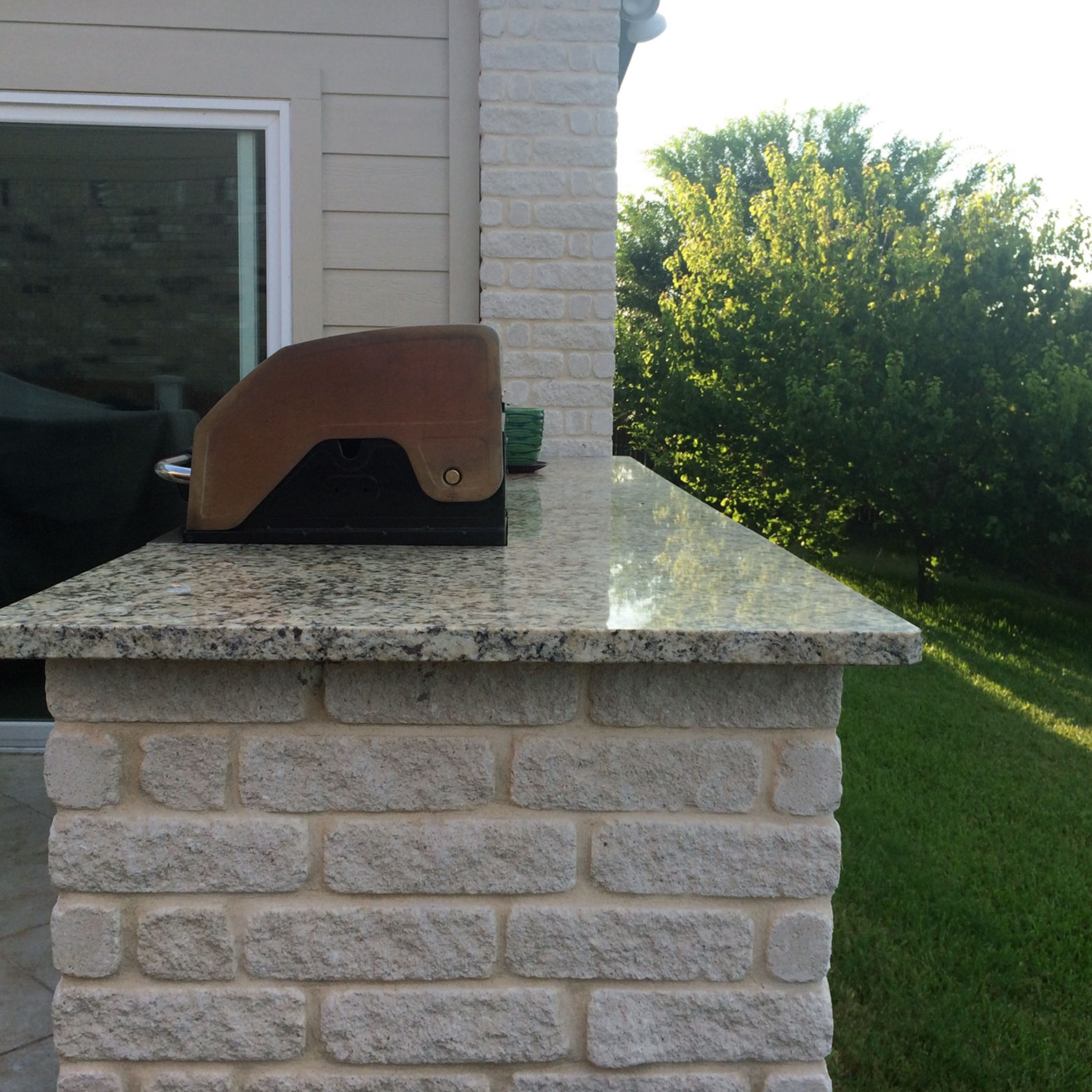 Granite Countertop for Outdoor Living - R & M Flooring & Remodeling